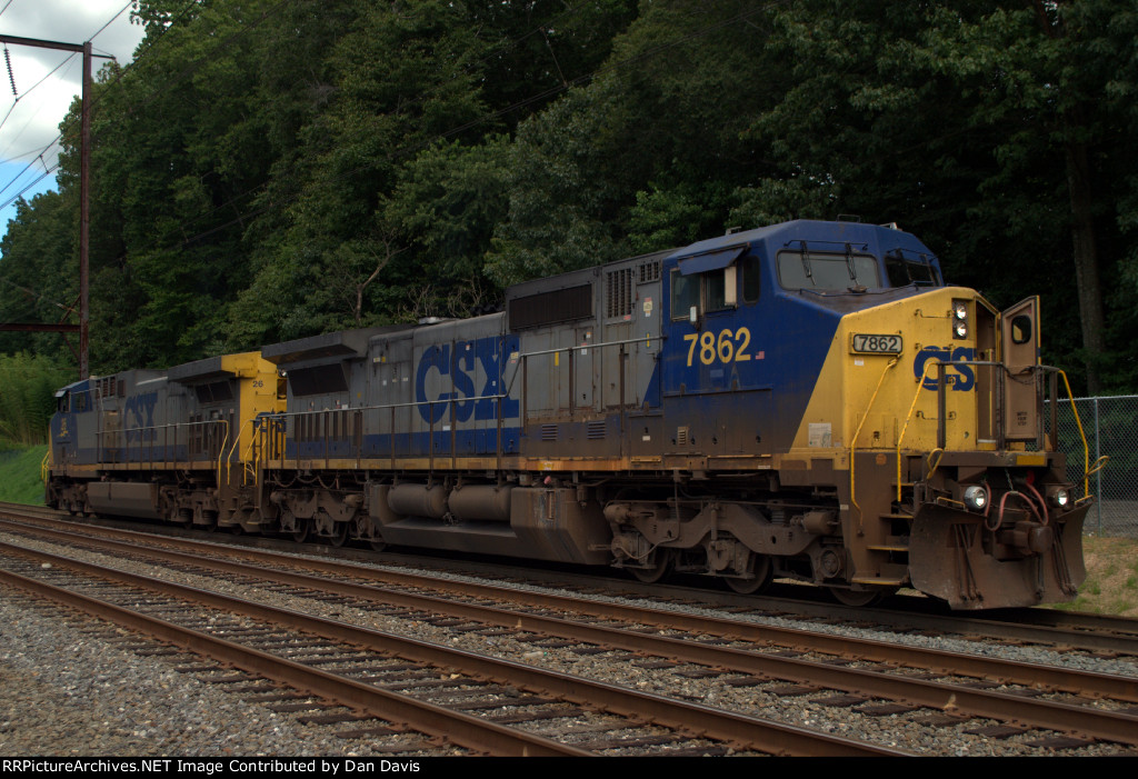 CSX C40-8W 7862 trails on Q418-14